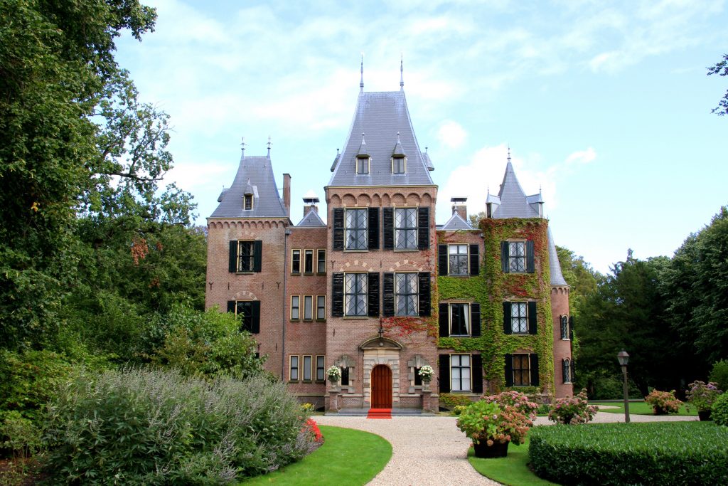 Discover the beauty of Keukenhof Castle Gardens near Amsterdam